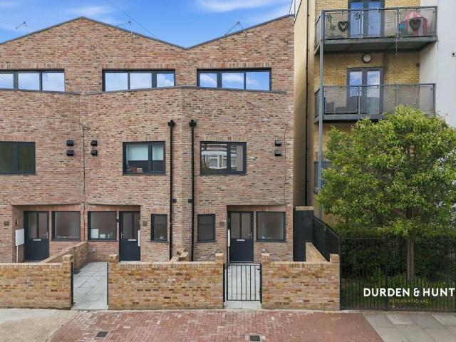 house for rent in Burgess Street, E14 7FG