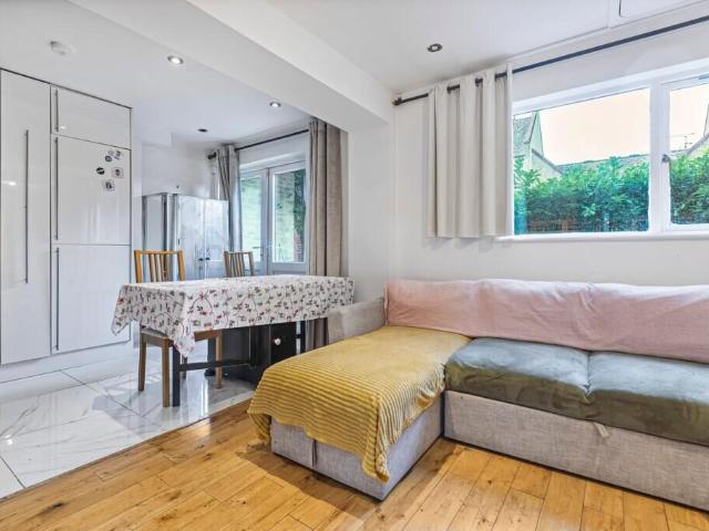 house for rent in Bywater Place, SE16 5ND