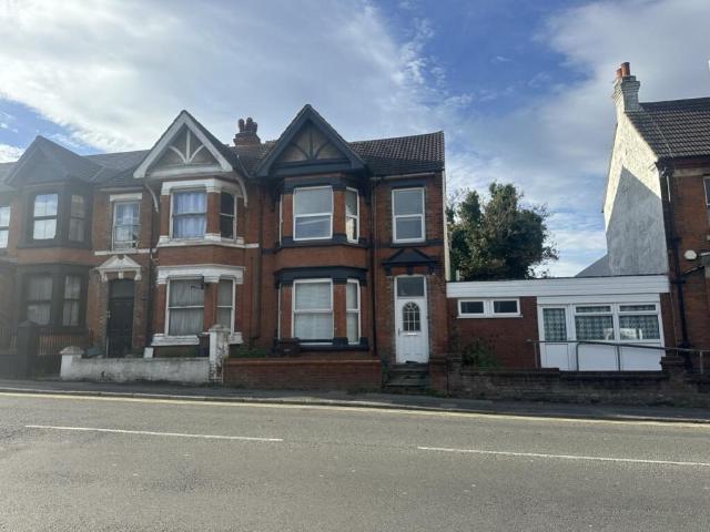 house for rent in Canterbury Street, ME7 5LG