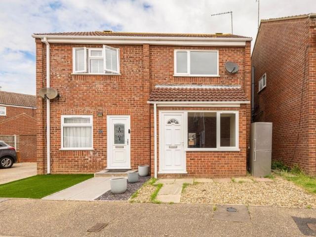 house for rent in Cadiz Way, NR31 9RY