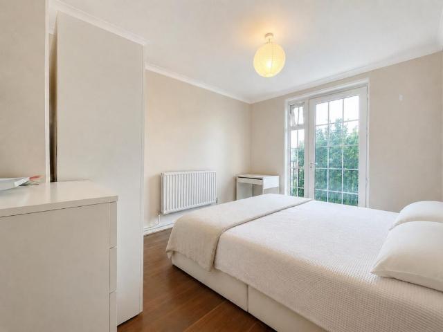 house for rent in Cahir Street, E14 3RA