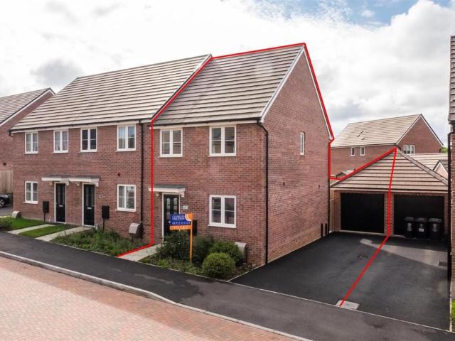 house for rent in Carisbrooke Road, NN10 0TA