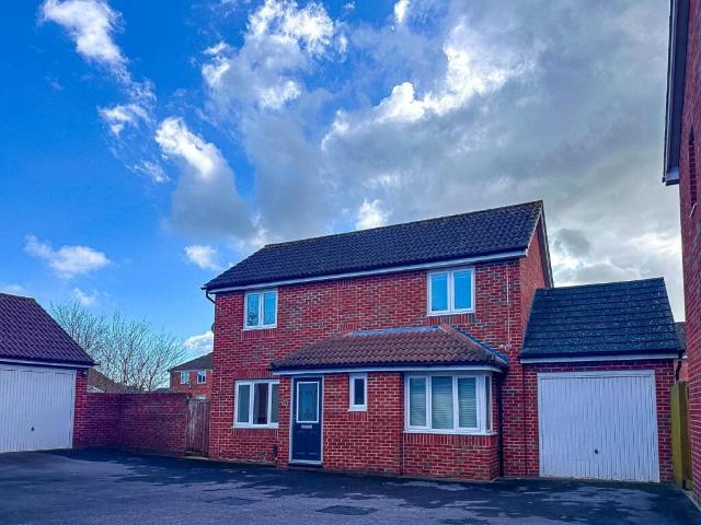 house for rent in Cavalier Close, TA6 3WE