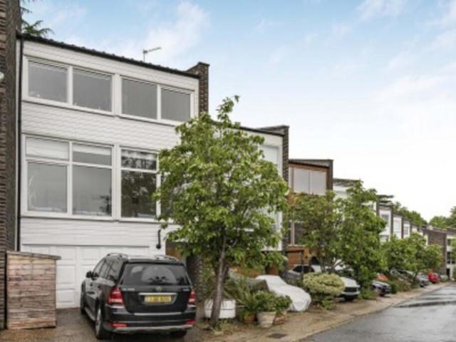 house for rent in Cedar Court, SW19 5HU