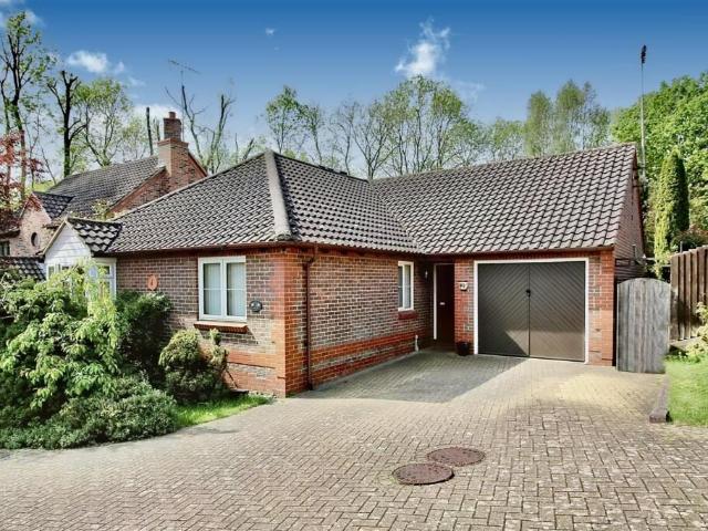 house for rent in Chaffinch Crescent, CM11 2YX