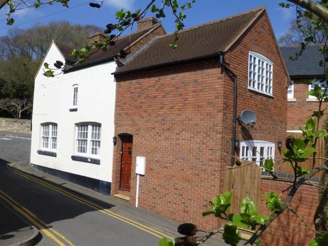 house for rent in Chapel Street, CV34 4HL