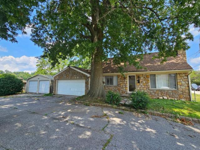 House for Rent in Charleston, West Virginia, Ref# 202077982
