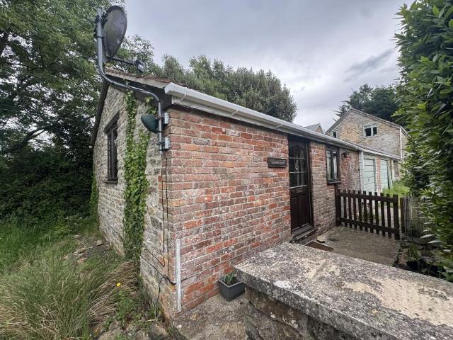 house for rent in Chetnole Road, DT9 6HJ