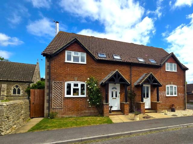 house for rent in Chestnut Drive, SN10 1TB