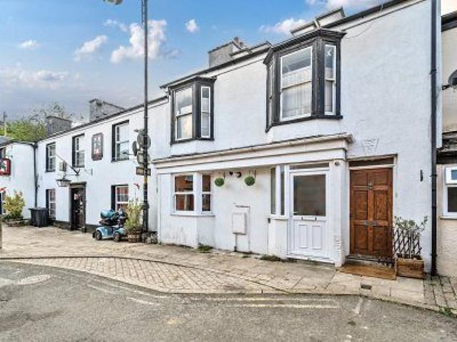 house for rent in Commercial Street, PL18 9JW