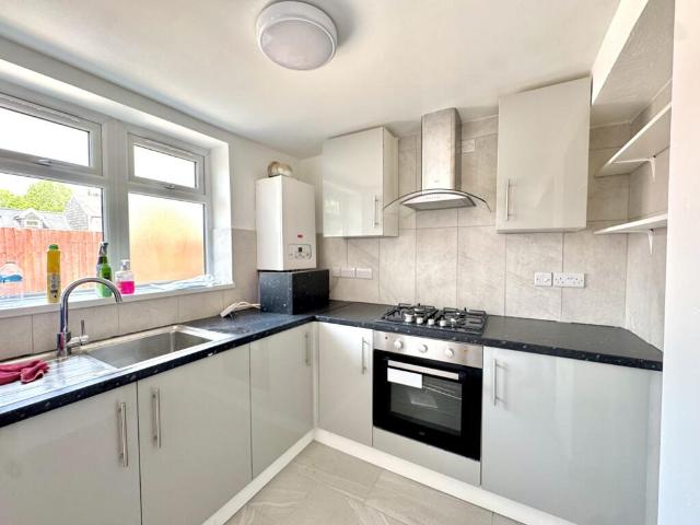 house for rent in Cotmans Close, UB3 3PR