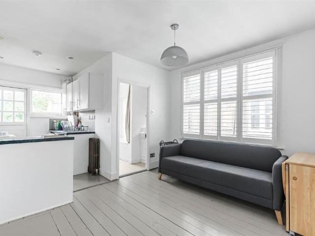 house for rent in Cowley Road, SW14 8QB