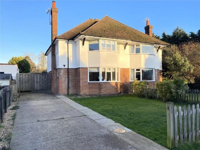 house for rent in Clock House Mead, KT22 0RW