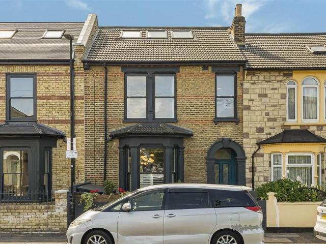 house for rent in Clarendon Road, E17 9AY