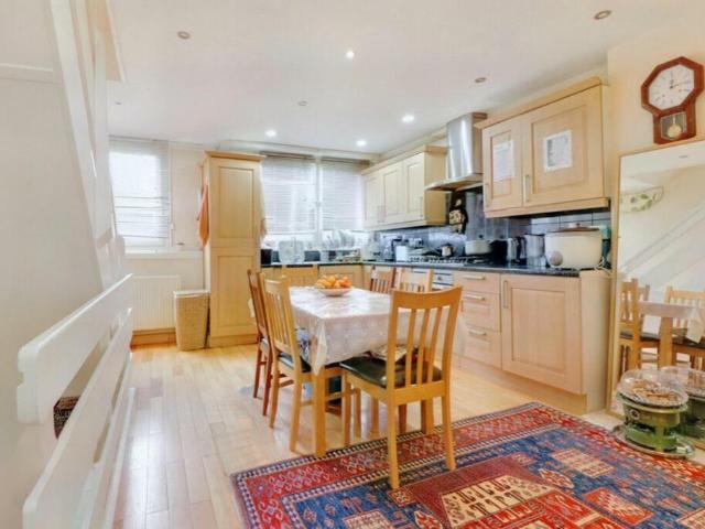house for rent in Clement Close, London, London