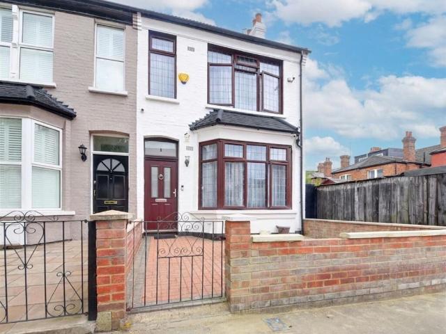 house for rent in Clifton Road, N3 2AS
