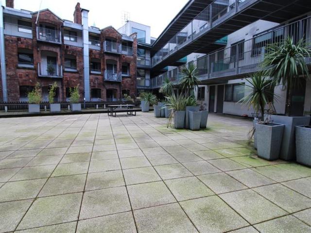 house for rent in Crown Street Buildings
