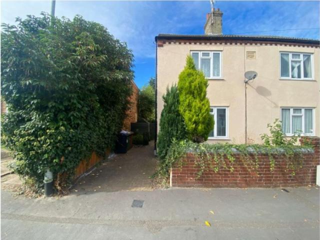 house for rent in Crown Street, New England