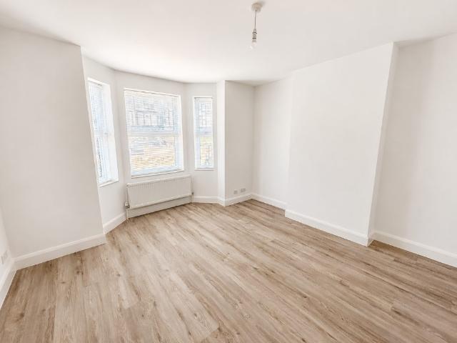 house for rent in Crown Street, TW20 9BQ