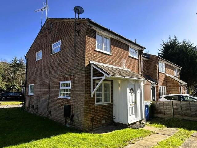 house for rent in Crofton Close, RG12 0UR