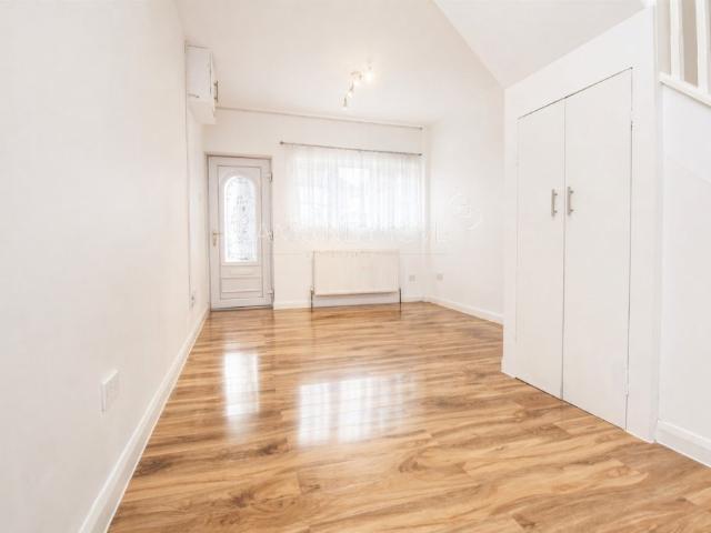house for rent in Crosslands Avenue, UB2 5QY