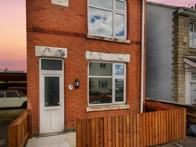 house for rent in Crescent Road, Hugglescote, Coalville, Leicestershire