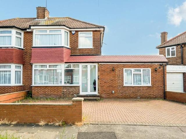 house for rent in Derwent Crescent, HA7 2NF