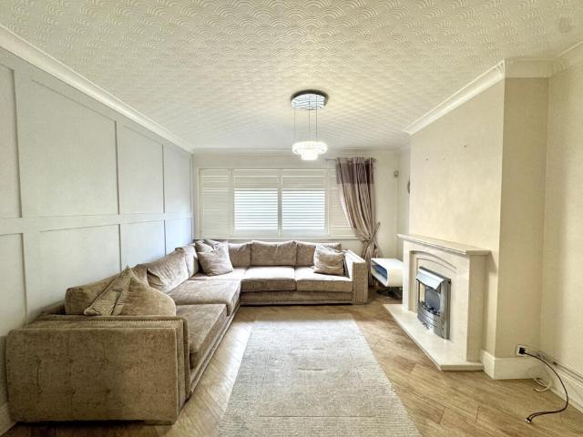 house for rent in Derwent Drive, UB4 8DR