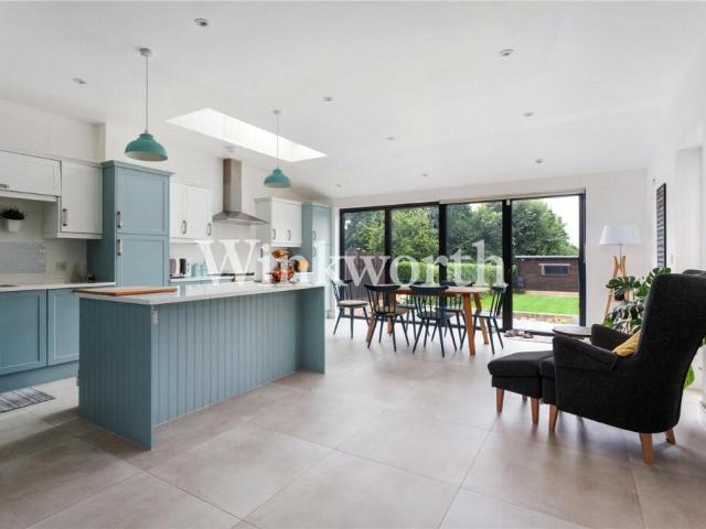 house for rent in Dersingham Road, NW2 1SN