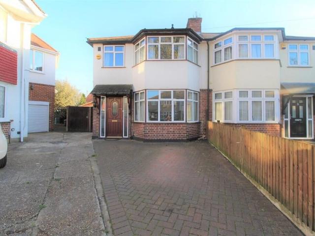 house for rent in Drayton Gardens, UB7 7LQ