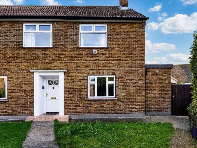 house for rent in Dunedin Road, RM13 8JX