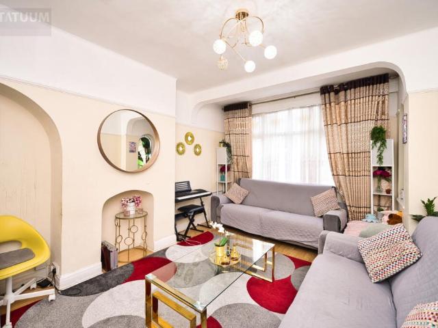 house for rent in Eccleston Crescent, RM6 4QU