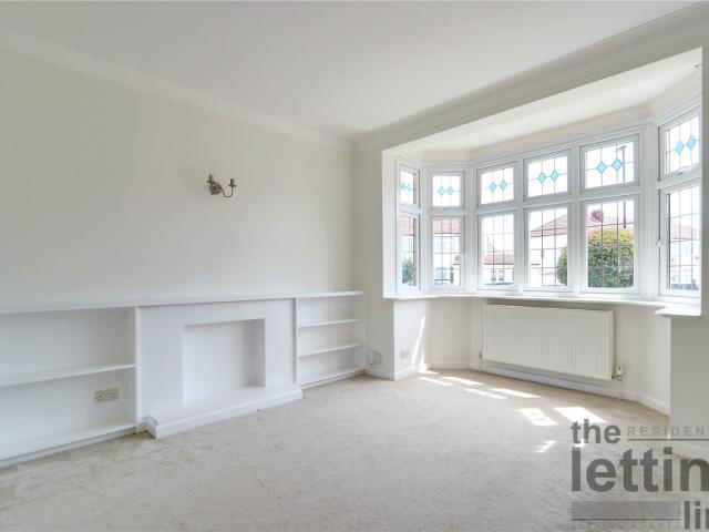House for rent in Eastbury Avenue, Enfield, Middlesex, EN1 3NJ