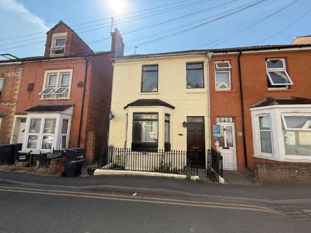 house for rent in Eastland Road, BA21 4EX