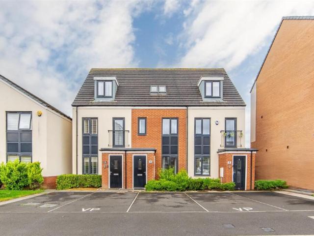 house for rent in Elmwood Park Gardens, NE13 9DP