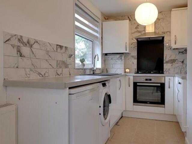 House for rent in Elizabeth Road, Pilgrims Hatch, Brentwood, CM15