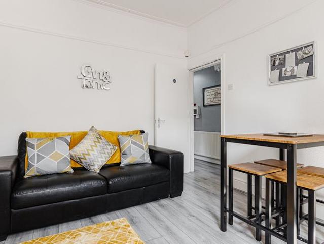 house for rent in Empress Road, Kensington, L7