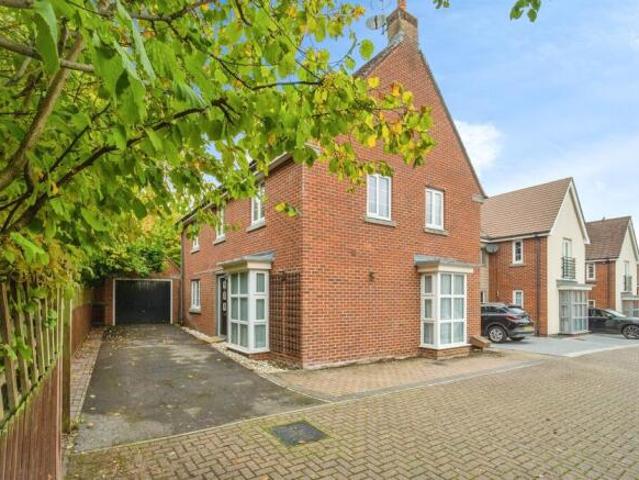 House for rent in Englefield Way, RG24