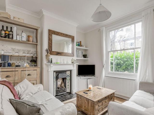 house for rent in Eversleigh Road, SW11 5UX
