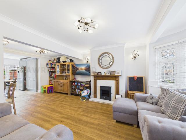house for rent in Exmouth Road, Ruislip, HA4 0UQ