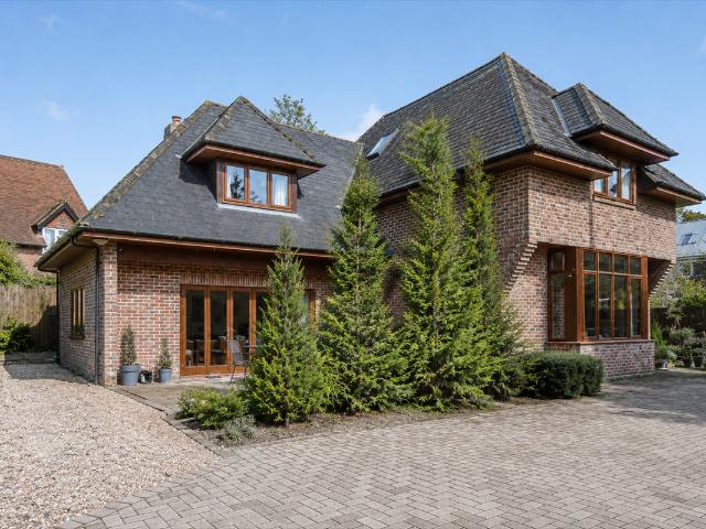 house for rent in fairfax close, winchester, detached