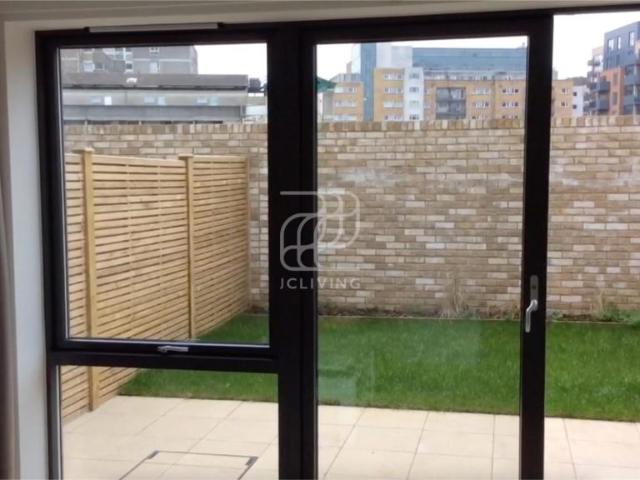 house for rent in Felix Road, W13 0NY