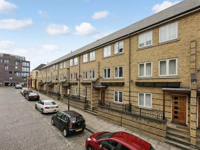 house for rent in Ferry Street, Canary Wharf,, E14 3DT