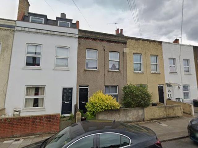 house for rent in Fountain Road, SW17 0HG