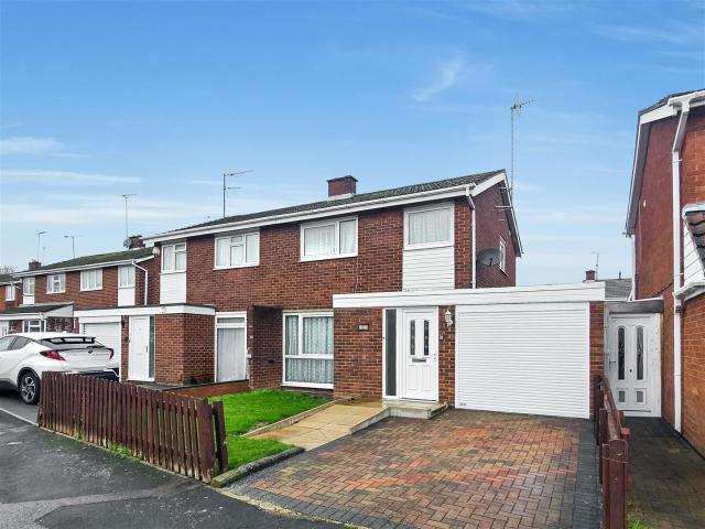 house for rent in Frensham Drive, Bletchley, Milton keynes, MK2