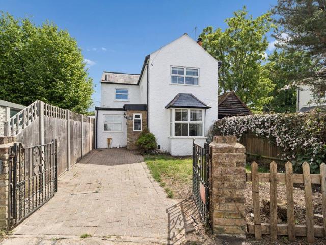 house for rent in Gerrards Cross Buckinghamshire SL9 7DS Pinewood Close