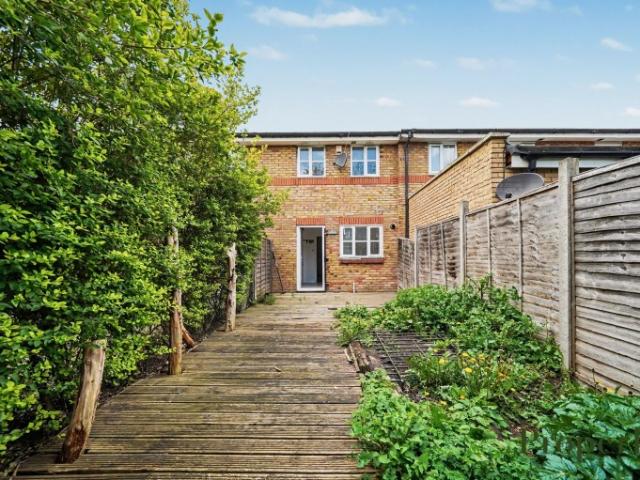 house for rent in Golden Plover Close, London, E16