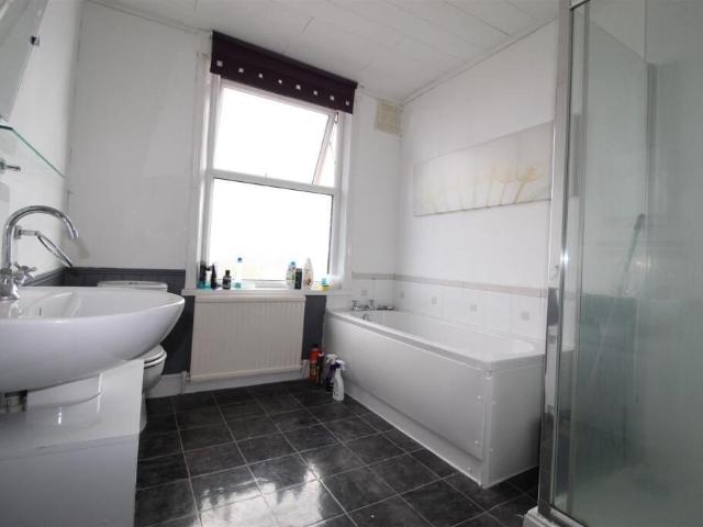 house for rent in Grovehall Drive, LS11 7LN