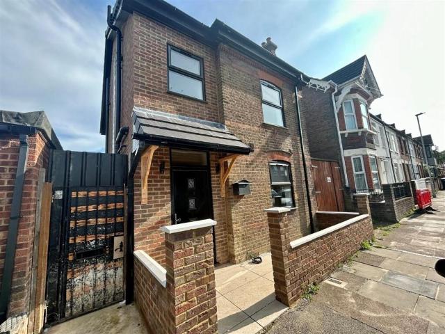house for rent in Granville Road, LU1 1PA