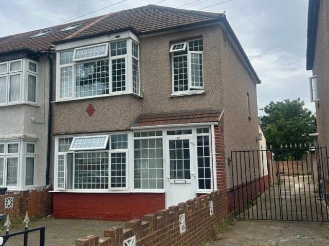 house for rent in Greenland Crescent, UB2 5ES